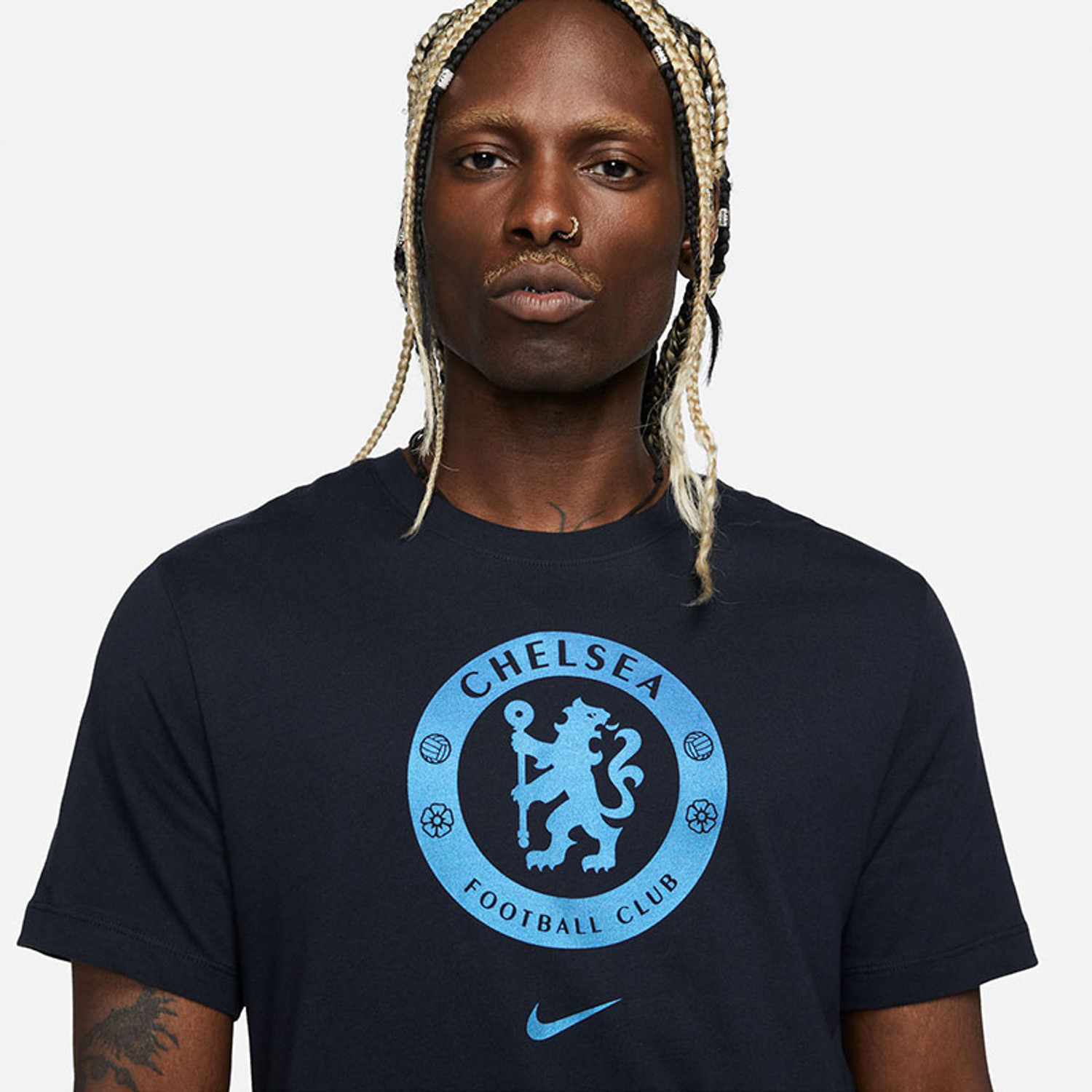 Nike Chelsea Crest Tee 2023/2024 | Bij VoetbalDirect.nl