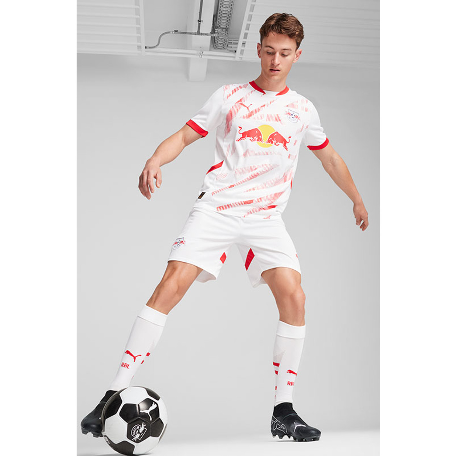 Puma Red Bull Leipzig Thuis Short 2024/2025 | Bij VoetbalDirect.nl