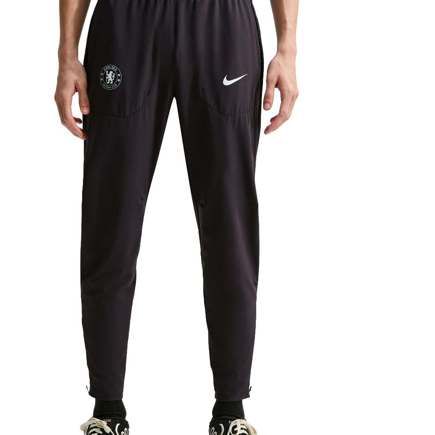 Nike Chelsea City Side Running Pant 2026/2027 | Bij VoetbalDirect.nl