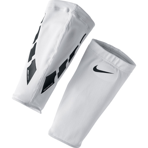 Nike Guard Lock Elite Sleeves | Bij VoetbalDirect.nl